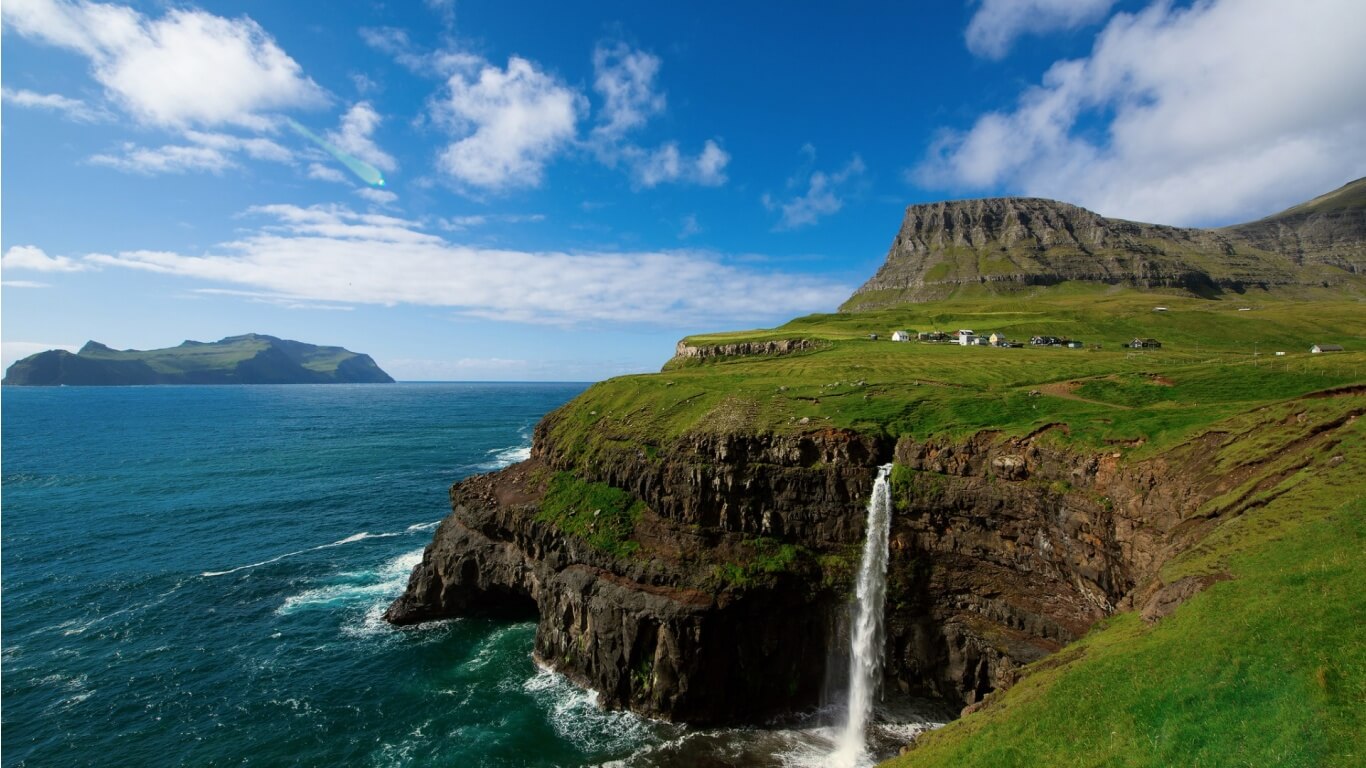 Heimdal Tours - Discover the heartbeat of the Faroe Islands.